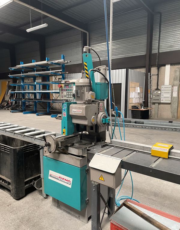 Eismo Vertical semi-automatic chainsaw