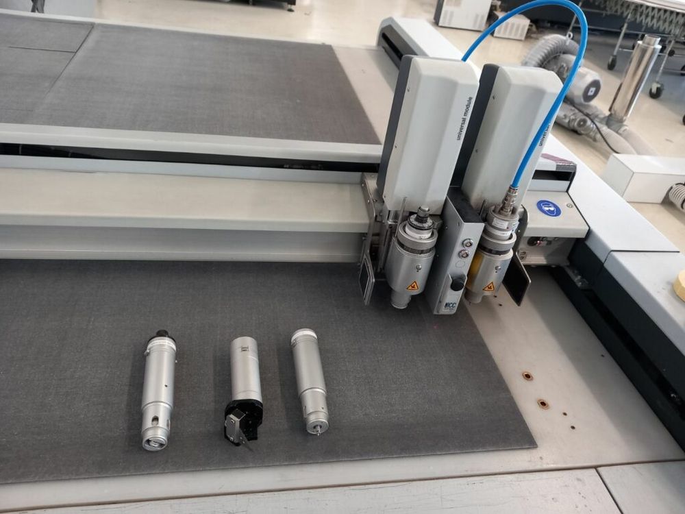 Zund S3 L-1600 automatic cutter