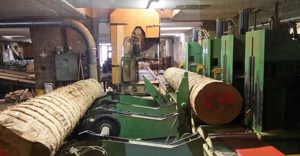 LOG SAW TROLLEY WITH PNEUMATIC GRIP