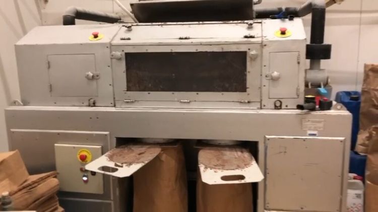 Chocolate solidification machine