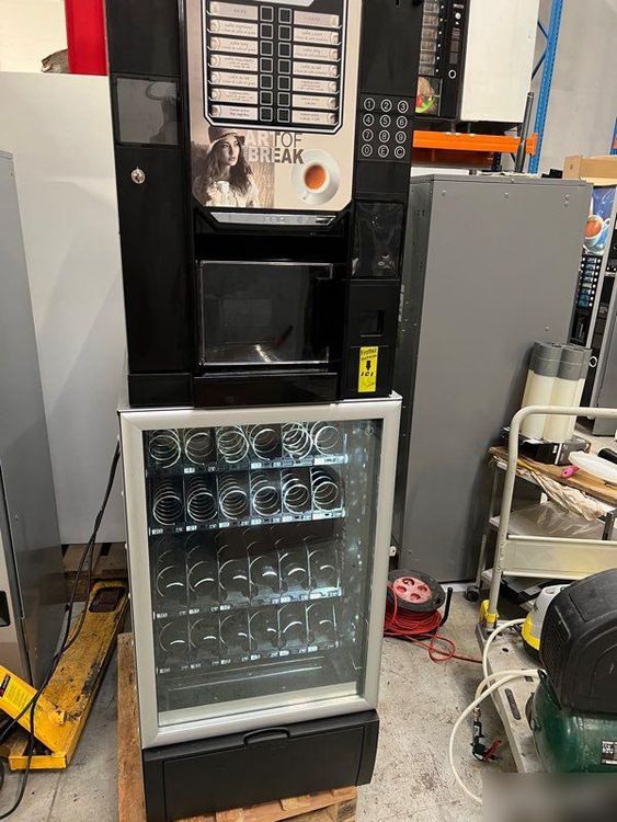 Duo vending machine for cold hot drinks, snack bottles and Necta ...