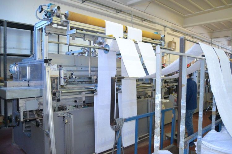 Magetron MITHO 2002 T Cross cutting and overlocking