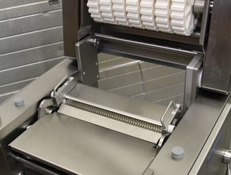 Weber ASB 600 Combination Skinner with infeed conveyor