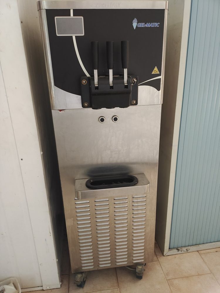 2 Other GELMATIC MATIC 500 GELMATIC Soft Serve machine , 2 Hoopers