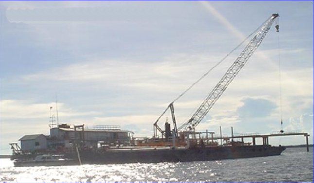 CRANE BARGE (PIPE LAYER)