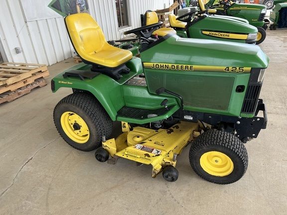 John Deere 425