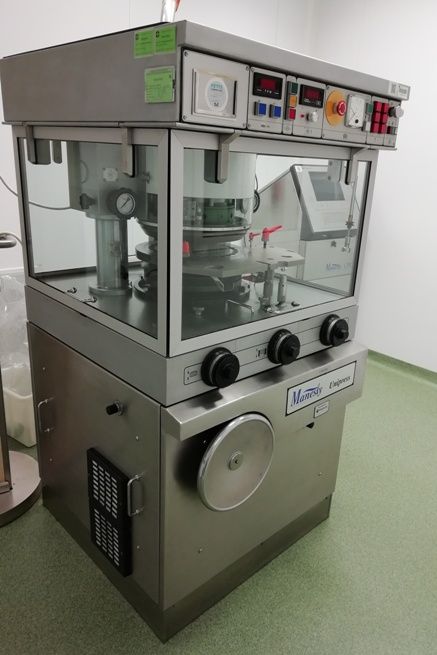 Manesty Unipress 30 rotary tablet press