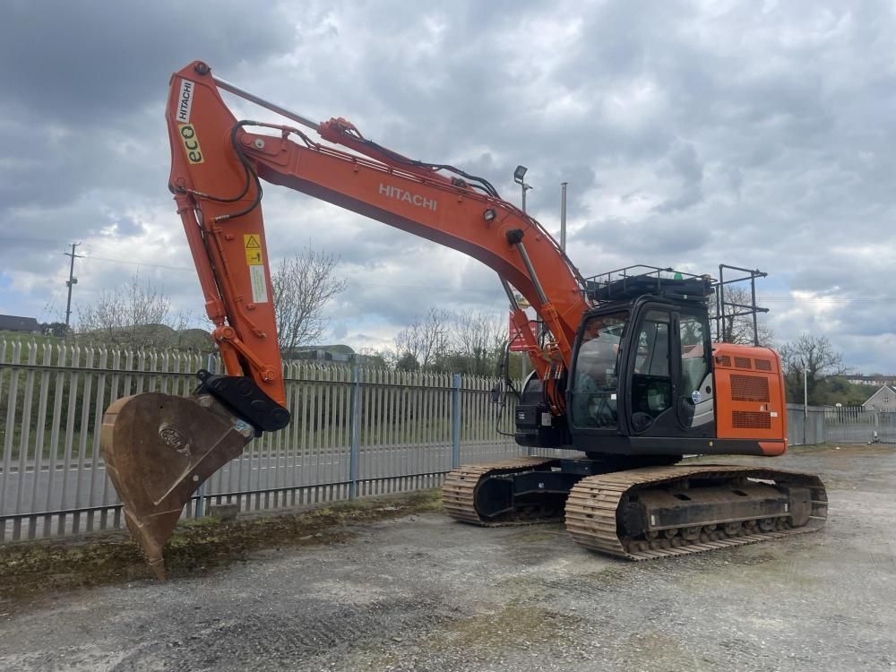 Hitachi ZX225-6 Tracked Excavator