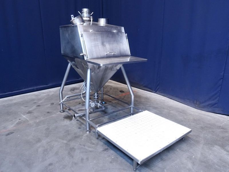 Powder dissolver hopper