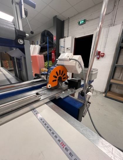 Quilting cutting table