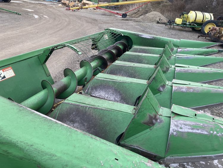 John Deere 643 Corn and Row Crop headers