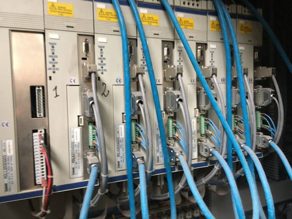 Cobble tufting machine