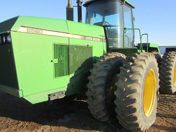 John Deere 8560