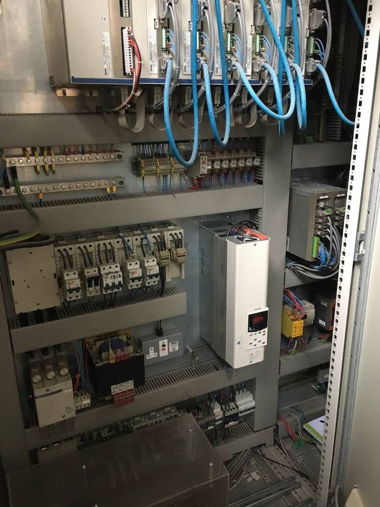 Cobble tufting machine