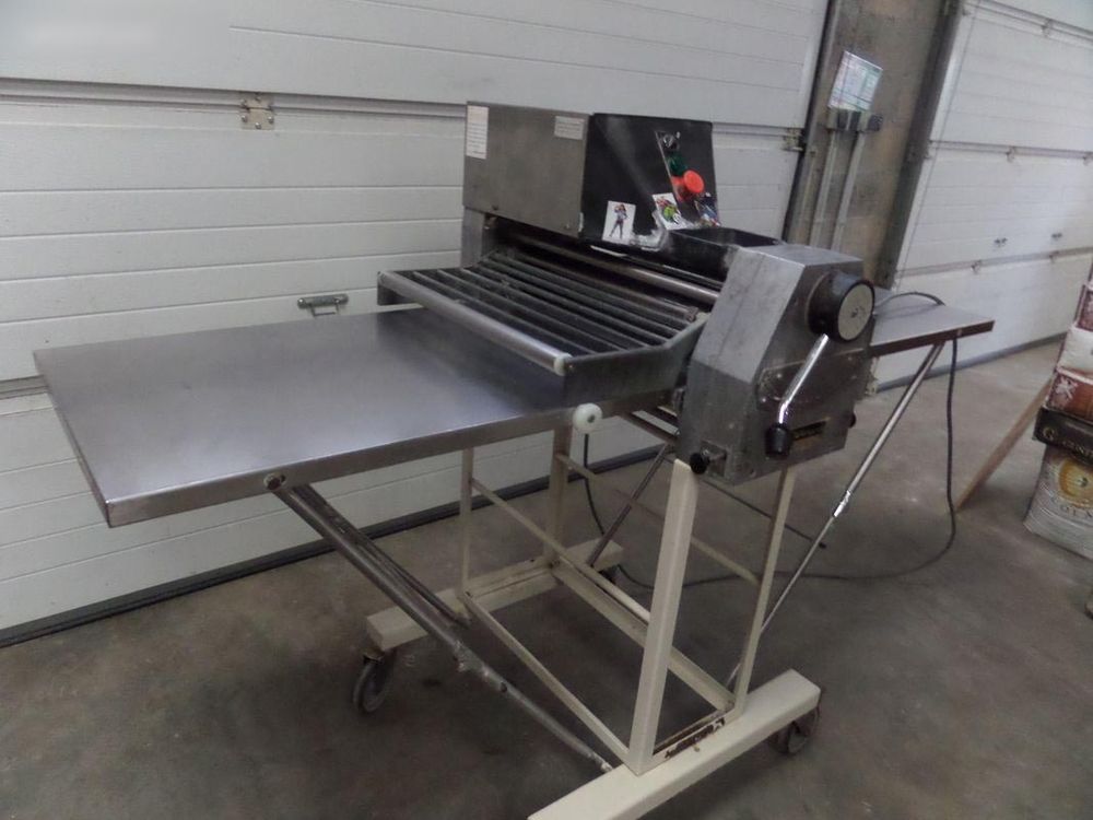 Bertrand Electric rolling machine for pastry