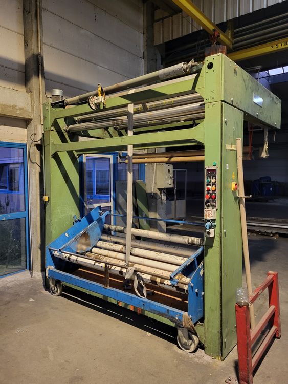Unrolling machine